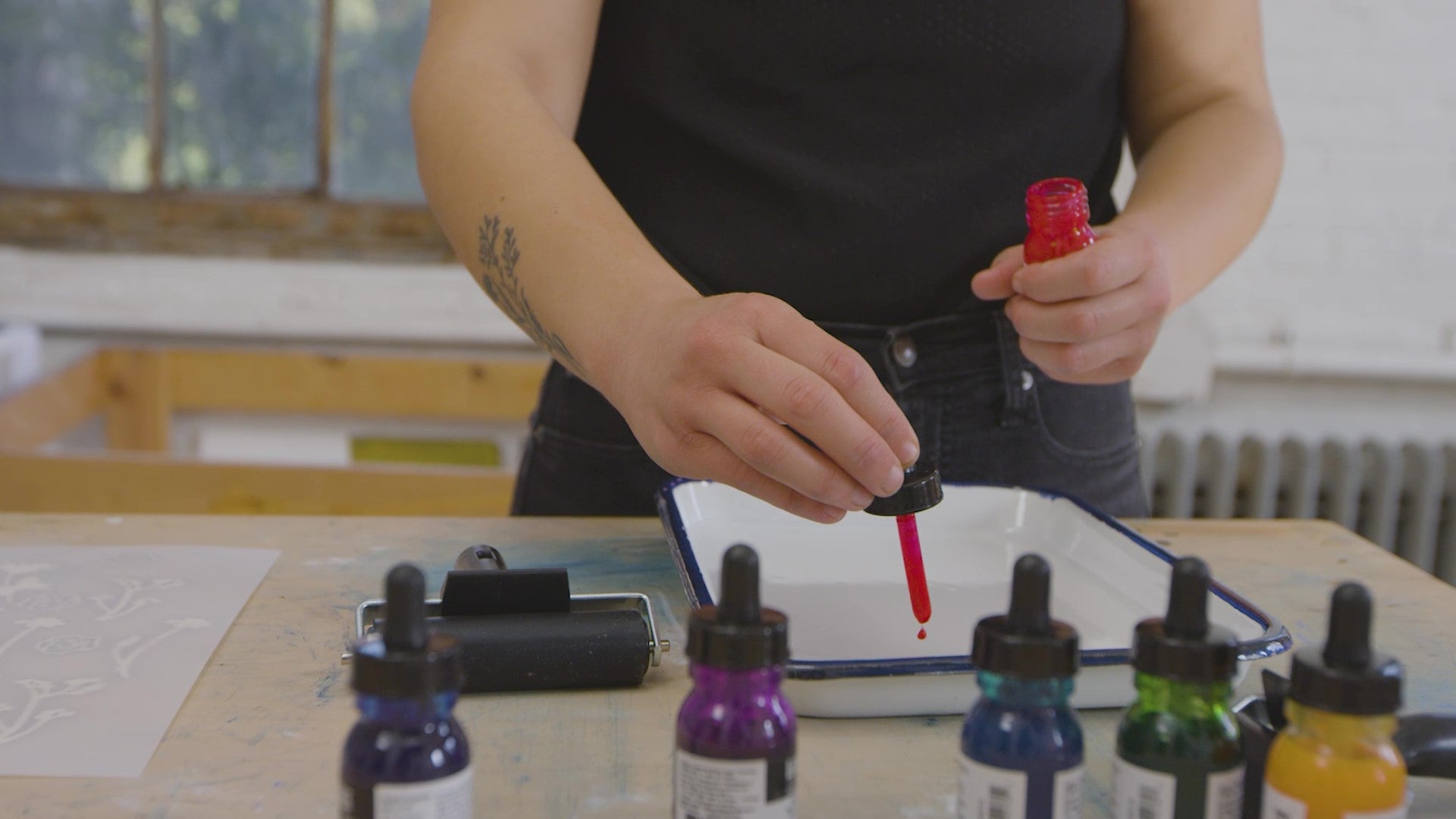 USING ACRYLIC INK TO CREATE MULTIPLE EFFECTS – Liquitex