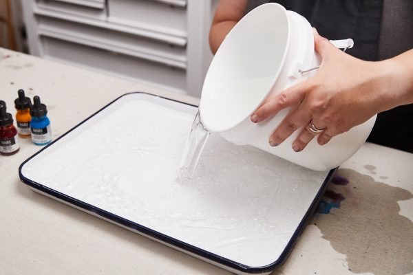 PAPER MARBLING EFFECT WITH ACRYLIC INK – Liquitex