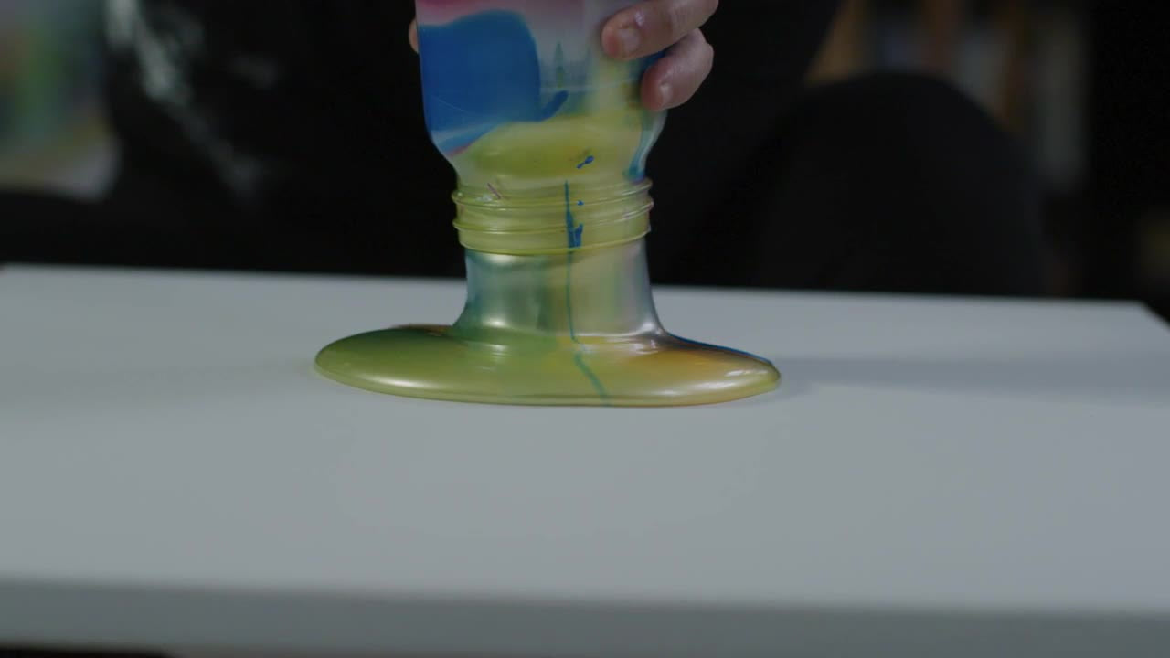 DRIP POUR WITH BASICS AND IRIDESCENT POURING MEDIUM – Liquitex